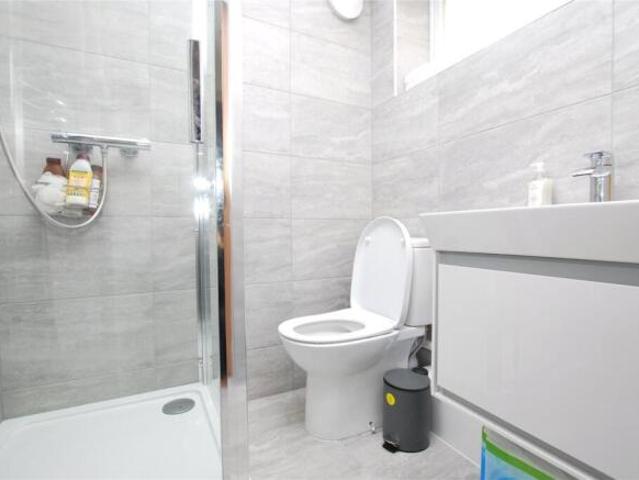 4 bedroom semi detached house for rent in Guildford Park Avenue, Guildford, Surrey, GU2