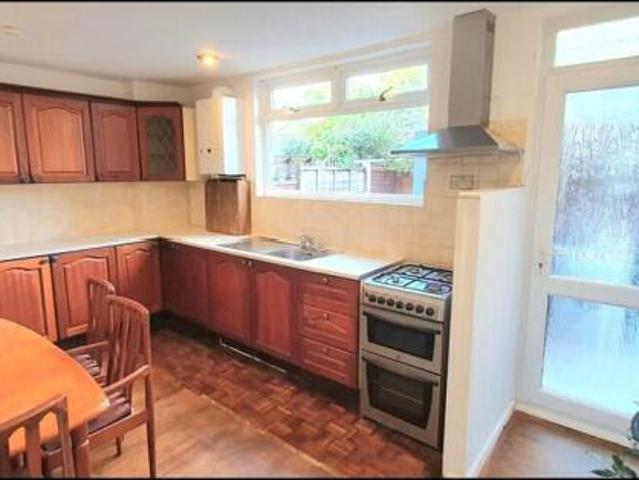 4 bedroom semi detached house for rent in Ham Park Road, London, E7
