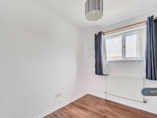 4 bedroom semi detached house for rent in Hamble Road, Swindon, SN25