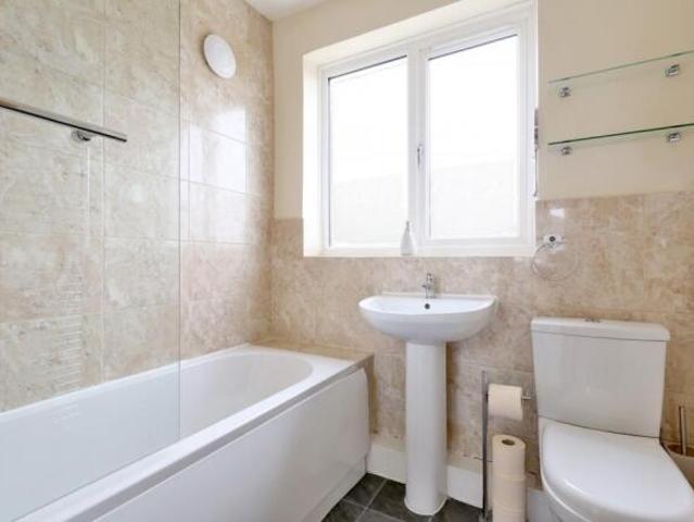 4 bedroom semi detached house for rent in Hadleigh Road, London N9, EPC rating C, N9