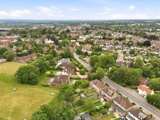 4 bedroom semi detached house for rent in Harpenden Road, St. Albans, Hertfordshire, AL3