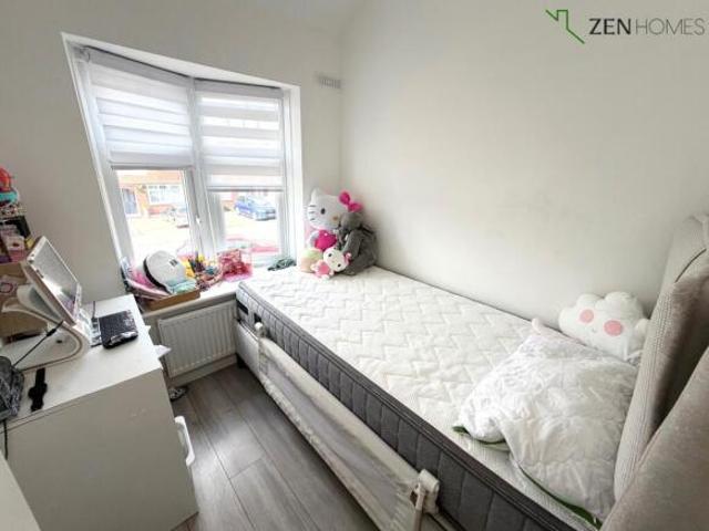 4 bedroom semi detached house for rent in Harrow Drive, London, N9