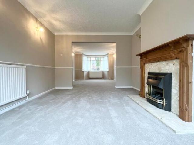 4 bedroom semi detached house for rent in Henley Crescent, Solihull, West Midlands, B91