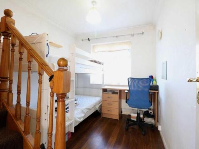 4 bedroom semi detached house for rent in Henley Wood Road, Reading, RG6