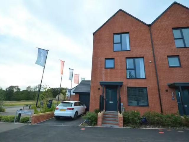 4 bedroom semi detached house for rent in Heol Nant Glandulas.