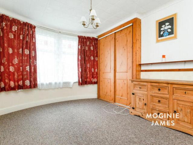 4 bedroom semi detached house for rent in Heathwood Road, Cardiff, CF14