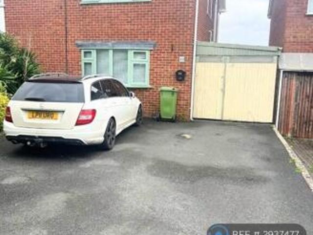 4 bedroom semi detached house for rent in Hesters Way Lane, Cheltenham, GL51