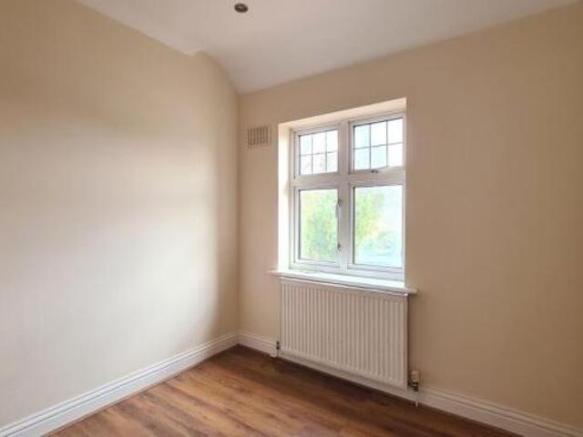 4 bedroom semi detached house for rent in Heston Road, Hounslow, TW5
