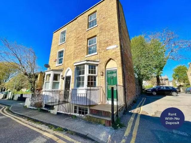 4 bedroom semi detached house for rent in Hibernia Street, Ram.