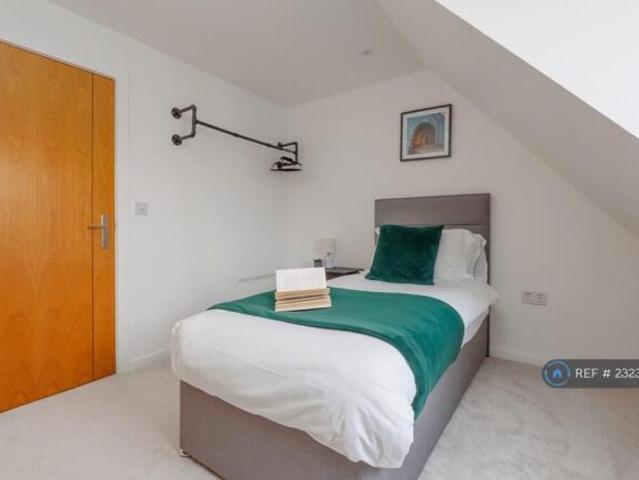 4 bedroom semi detached house for rent in Highgrove Mews, Bournemouth, BH4