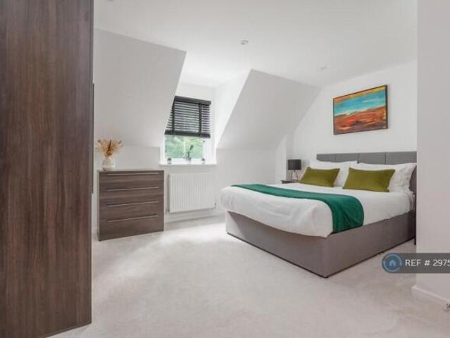 4 bedroom semi detached house for rent in Highgrove Mews, Bournemouth, BH4