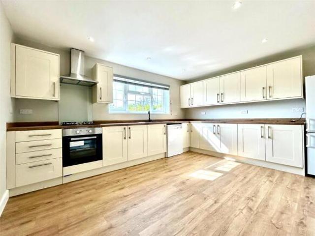 4 bedroom semi detached house for rent in Hillfield Road, Dunton Green, Sevenoaks, Kent, TN13