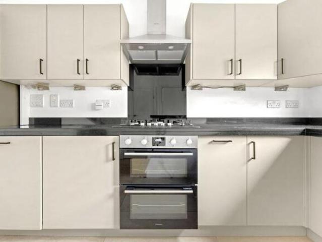 4 bedroom semi detached house for rent in Home Park Road, London, SW19