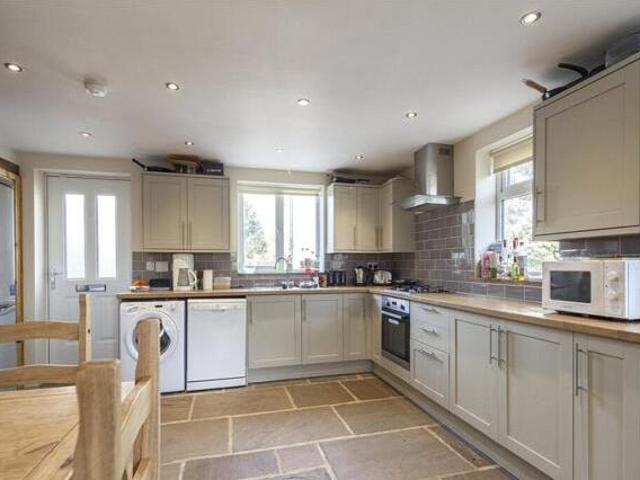4 Bedroom Semi detached House For Rent In Huddersfield