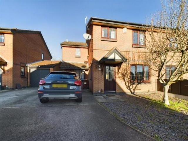 4 bedroom semi detached house for rent in Jayne Close, Nottingham, Nottinghamshire, NG8