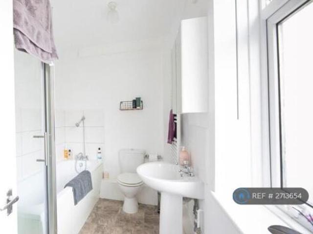 4 bedroom semi detached house for rent in Kings Avenue, Winchester, SO22