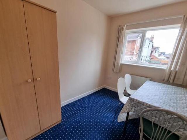 4 Bedroom Semi detached House For Rent In Leamington Spa, Warwickshire
