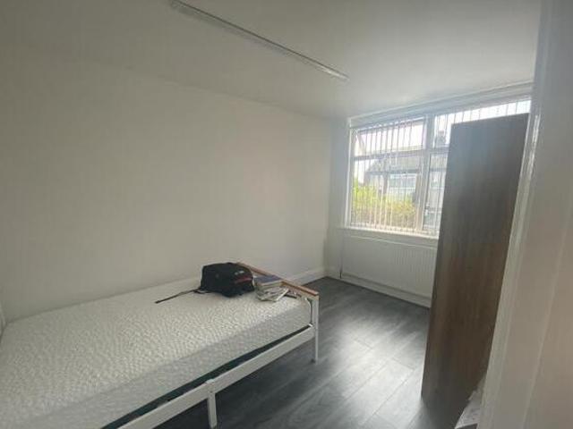 4 Bedroom Semi detached House For Rent In Leeds, West Yorkshire