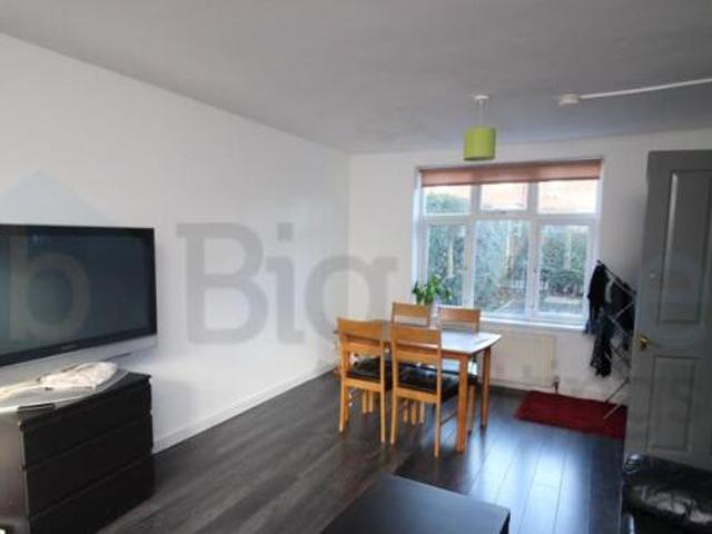 4 Bedroom Semi detached House For Rent In Leeds, West Yorkshire