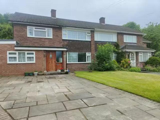 4 bedroom semi detached house for rent in Linden Close, Orping.