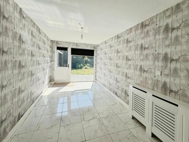 4 bedroom semi detached house for rent in Lingfield, Stacey Bushes, Milton Keynes, MK12