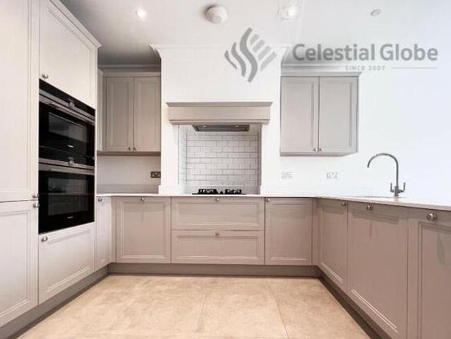 4 Bedroom Semi detached House For Rent In London