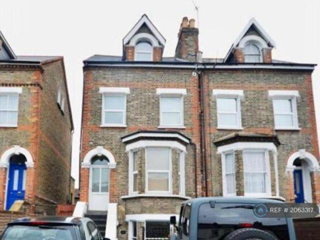 4 Bedroom Semi detached House For Rent In London
