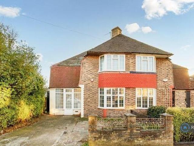 4 Bedroom Semi detached House For Rent In London