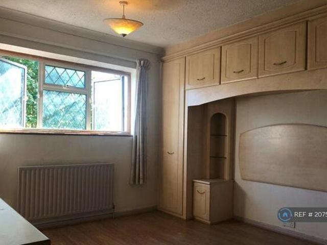 4 Bedroom Semi detached House For Rent In London