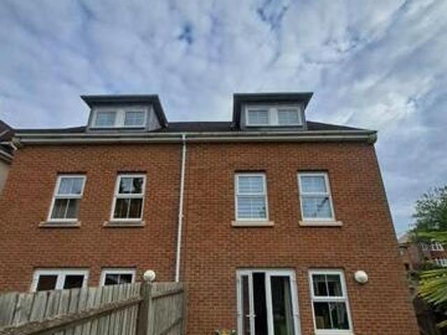 4 Bedroom Semi detached House For Rent In London