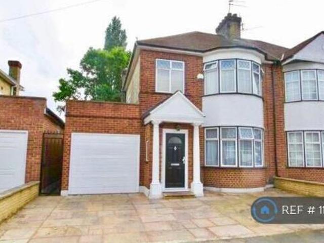 4 Bedroom Semi detached House For Rent In London