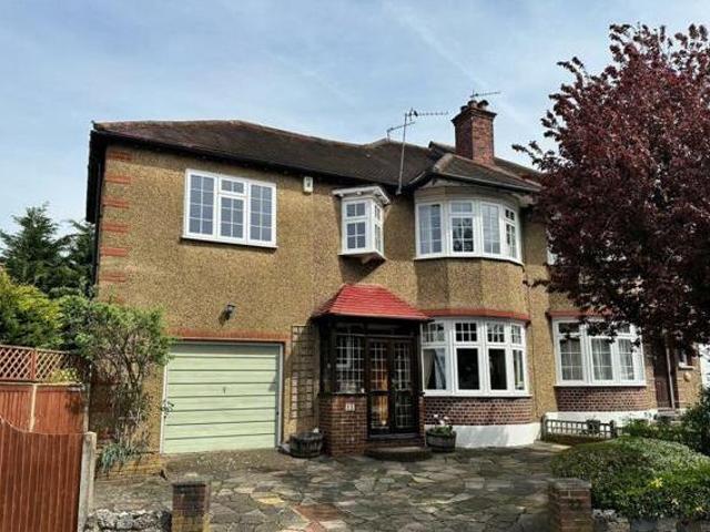 4 Bedroom Semi detached House For Rent In London
