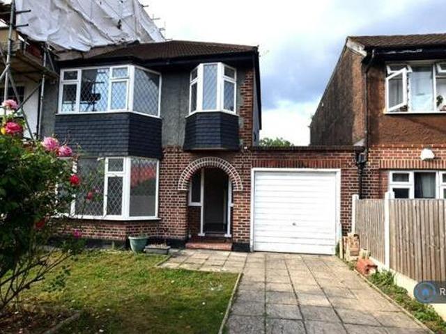 4 Bedroom Semi detached House For Rent In London