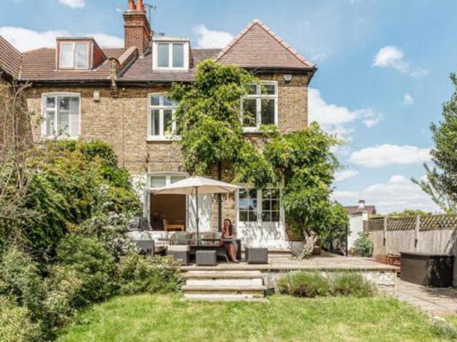 4 Bedroom Semi detached House For Rent In London