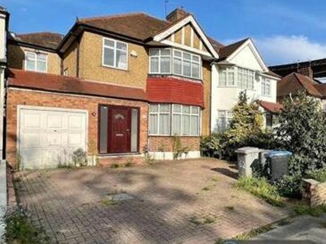 4 Bedroom Semi detached House For Rent In London