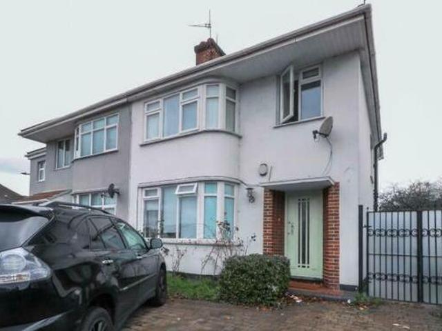 4 Bedroom Semi detached House For Rent In London