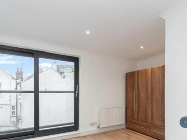 4 Bedroom Semi detached House For Rent In London