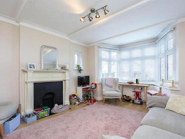 4 Bedroom Semi detached House For Rent In London