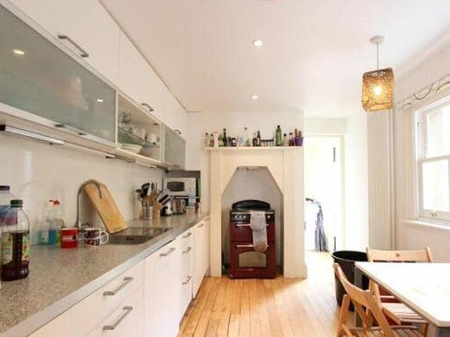 4 Bedroom Semi detached House For Rent In London