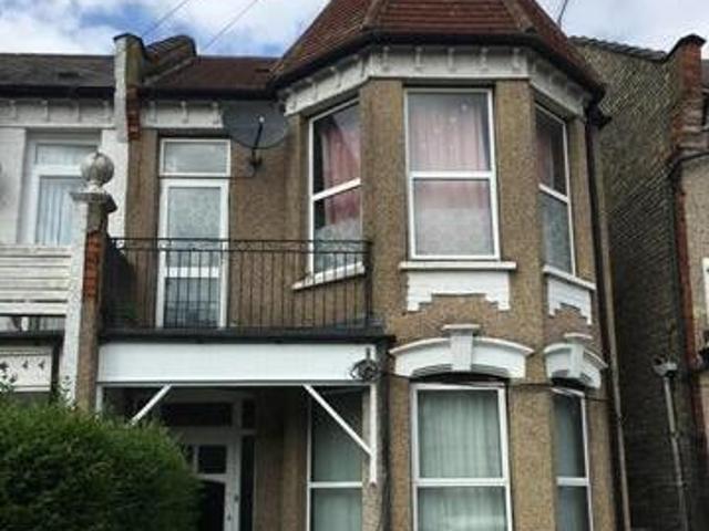 4 Bedroom Semi detached House For Rent In London