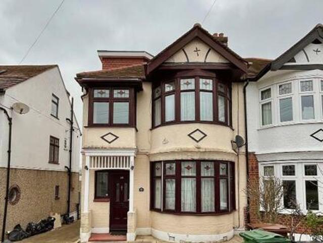4 Bedroom Semi detached House For Rent In London