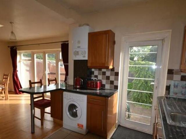 4 Bedroom Semi detached House For Rent In London