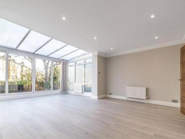 4 Bedroom Semi detached House For Rent In London