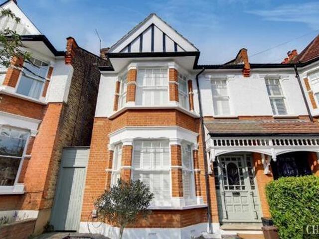 4 Bedroom Semi detached House For Rent In London
