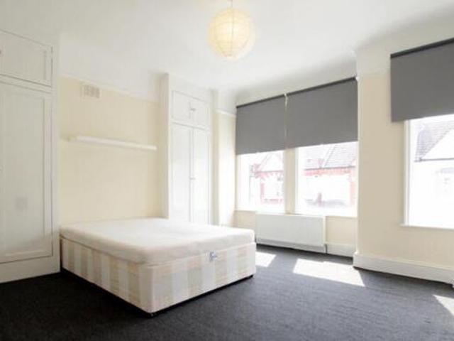 4 Bedroom Semi detached House For Rent In London