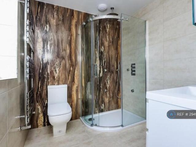 4 bedroom semi detached house for rent in London, SE16