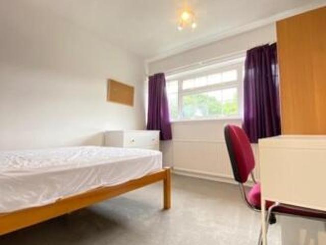 4 bedroom semi detached house for rent in Long Meadow Way, Canterbury, CT2