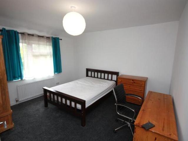 4 bedroom semi detached house for rent in Long Drive, East Acton, London, W3 7PJ, W3