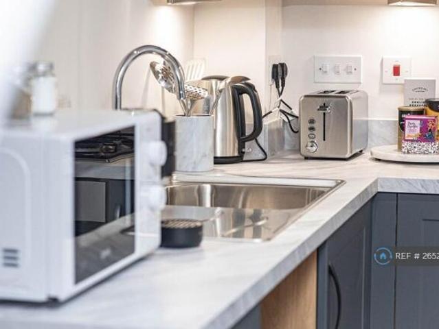 4 bedroom semi detached house for rent in Longships Drive, Milton Keynes, MK3