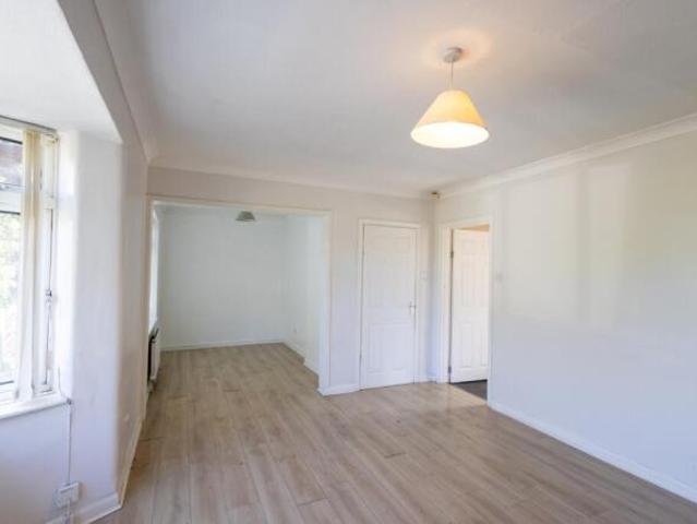 4 bedroom semi detached house for rent in Low Grange View, Leeds, LS10 3DT, LS10